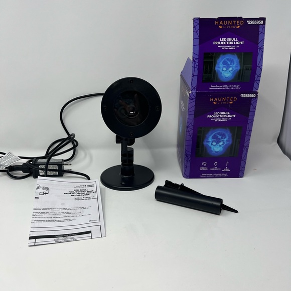 haunted living | Other | Haunted Living Led Skull Projector Light ...